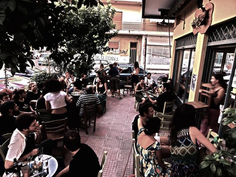 7 Συνεργατικά καφενεία στην Αθήνα που ΠΡΕΠΕΙ να πας! - Frapress